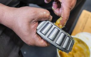 Cómo elegir la grasa industrial correcta según su aplicación