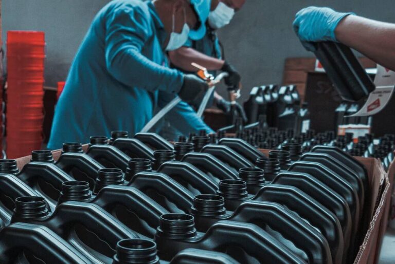 What lubricants needs a generator and how to control them?